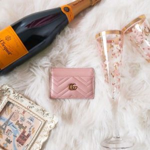 thredUP Review: Shopping The Largest Online Consignment & Thrift Store