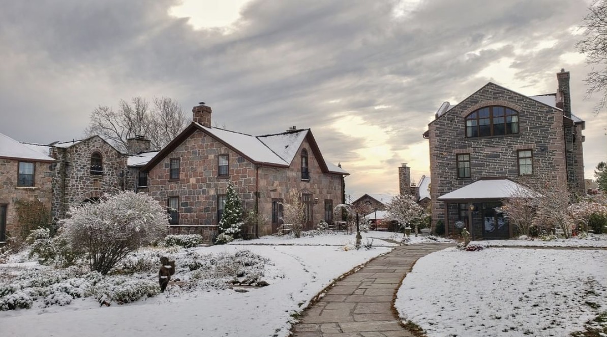 11 Winter Wonderland Getaways To Go On In Ontario