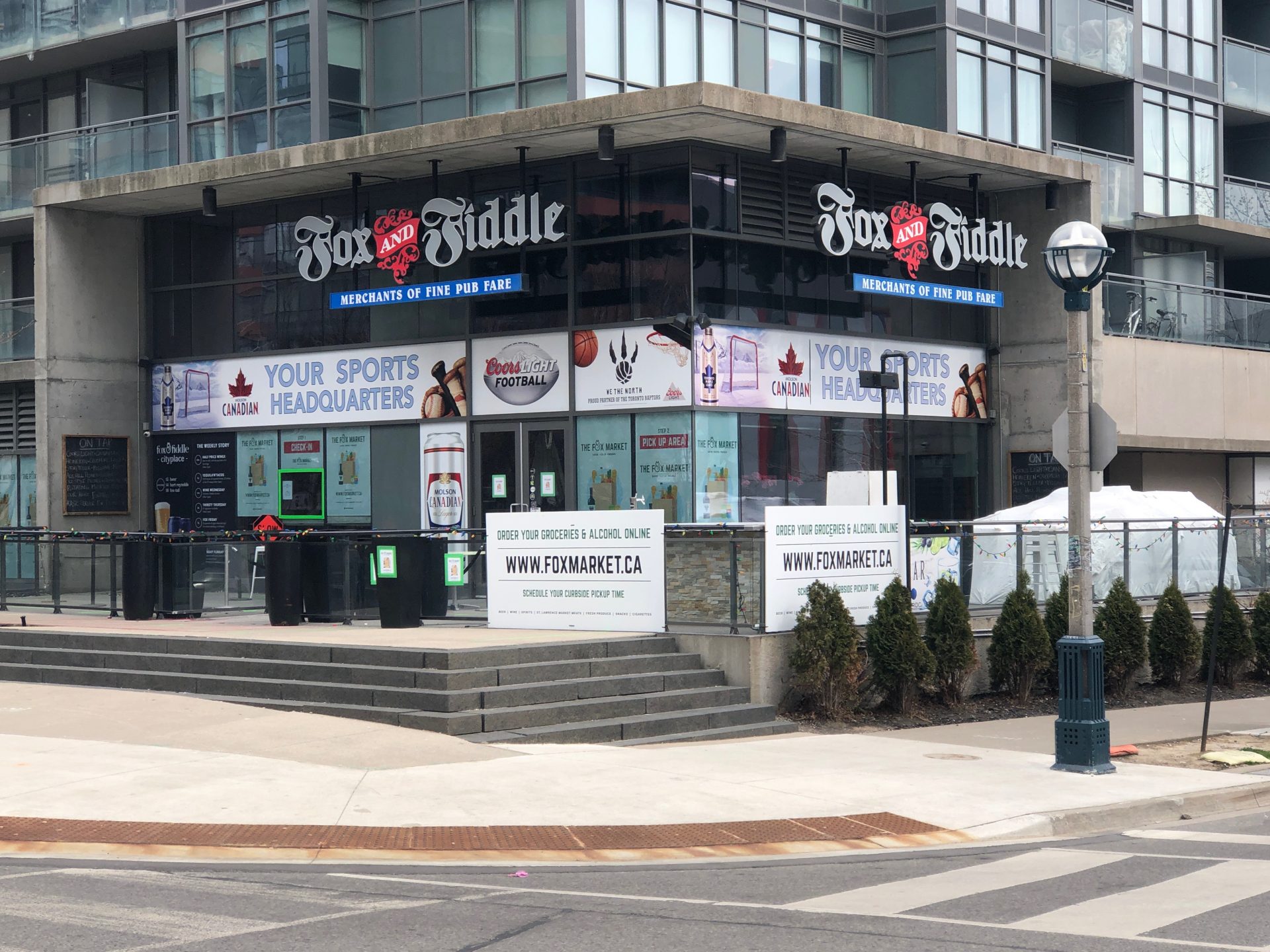Fox Market In Downtown Toronto Offers Quick Grocery & Alcohol Pick-Up