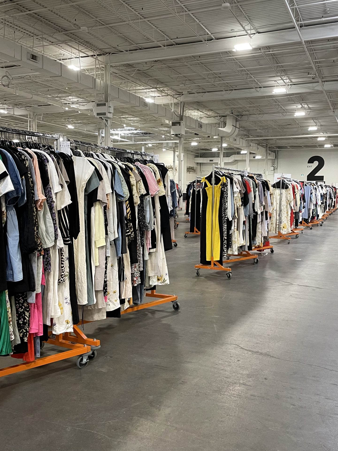 SaleSpy: Behind The Scenes At The H&M Warehouse Sale